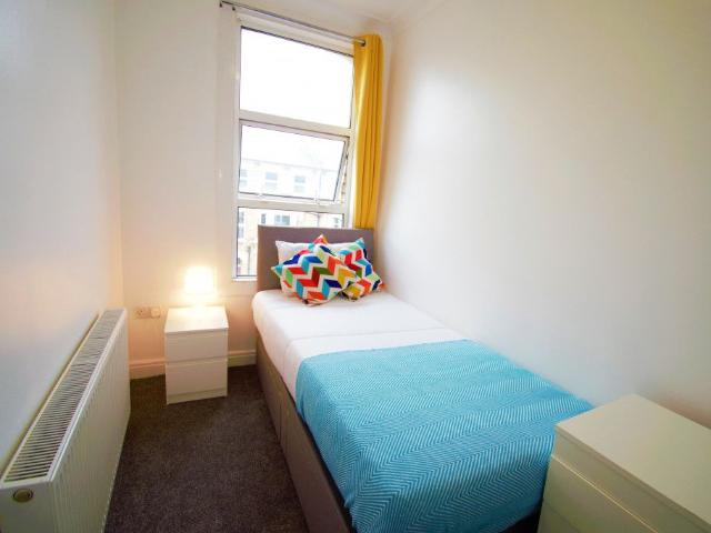 Devonport Road, London W12, Room to rent, £867 pcm | PrimeLocation