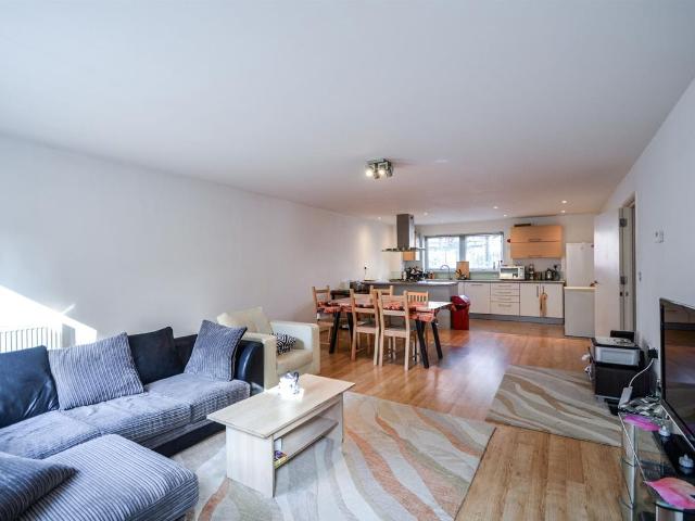 Devons Road, London E3, 3 bed flat to rent, £3,000 pcm | PrimeLocation