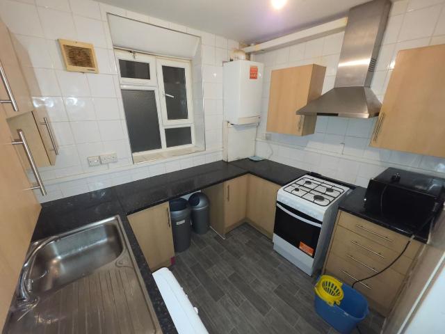Devons Road, London E3, 4 bed flat to rent, £3,000 pcm | PrimeLocation