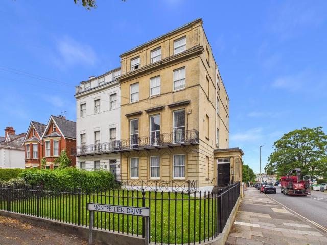 Devonshire House, 89 Bath Road. 2 bed apartment to rent £1,050 pcm £242 pw