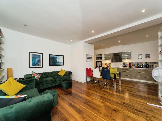 Devonshire Place, Brighton BN2, 3 bed maisonette to rent, £3,000 pcm | PrimeLocation