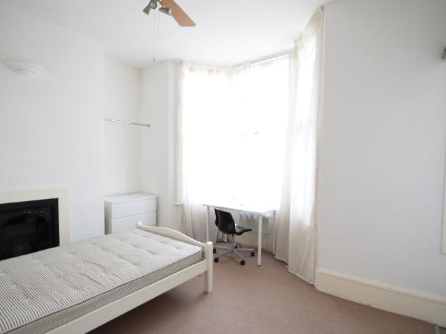 Devonshire Place, Brighton BN2, Studio to rent, £875 pcm | PrimeLocation