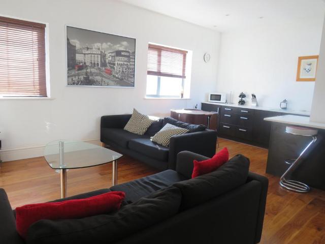 Devonshire Place, BRIGHTON 2 bed apartment to rent £1,600 pcm £369 pw