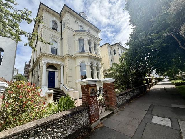 Devonshire Place, Eastbourne BN21, 3 bed flat to rent, £1,500 pcm | PrimeLocation