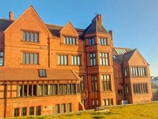 Devonshire Place, Prenton, 2 Bedroom Flat