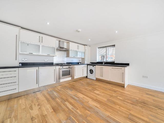 Devonshire Road, Bethany Lodge DA6, 2 bed flat to rent, £1,750 pcm | PrimeLocation