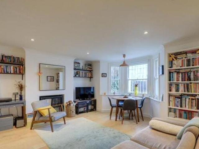Devonshire Road, Forest Hill, 2 Bedroom Flat