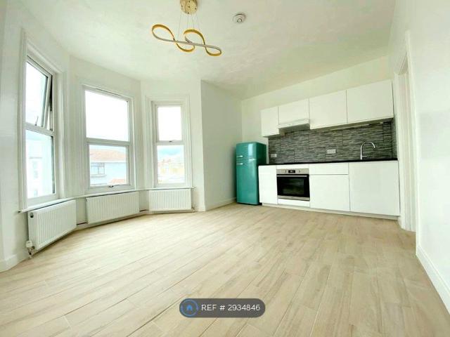 Devonshire Road, London SE9, 1 bed flat to rent, £1,540 pcm | PrimeLocation