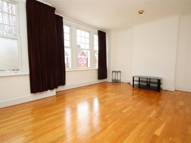 Devonshire Road, Palmers Green N13 2 bed flat to rent £1,750 pcm £404 pw