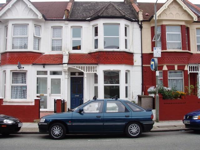 Dewey Street, Tooting Broadway, SW17 1 bed flat to rent £1,600 pcm £369 pw