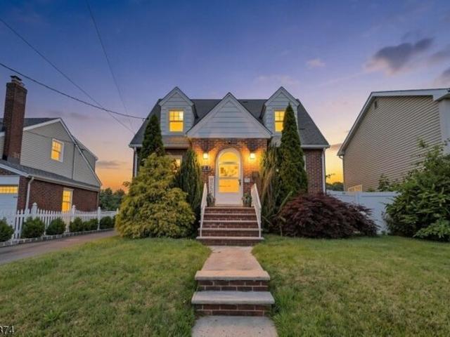 Dewitt Ter, Linden, Home For Sale