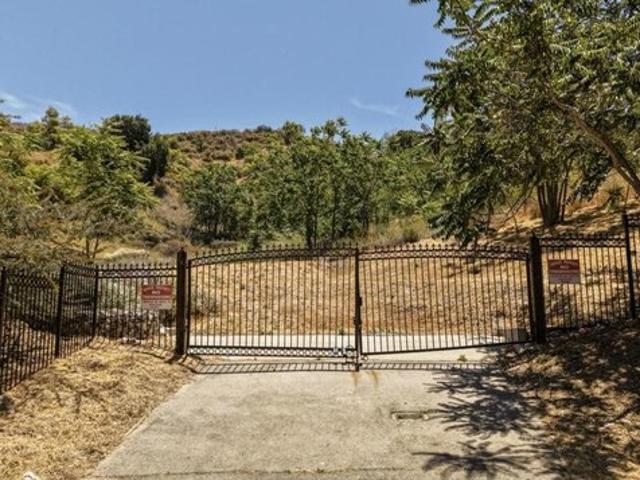 Dewolfe Rd, Newhall, CA 91321