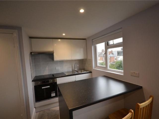 Dewsbury Road, London NW10, Studio to rent, £1,200 pcm | PrimeLocation