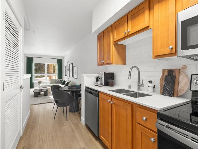 Dexter Lake Union 2 Bedroom Apartment for Rent at 1215 Dexter Ave N, Seattle, WA 98109 Westlake