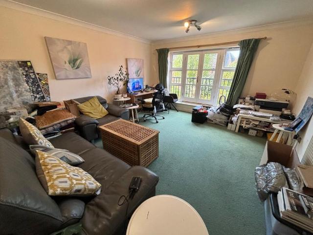 Deyncourt Gardens, Upminster, RM14