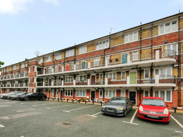 Dhonau House, Dunton Road, London, SE1 2 bed apartment to rent £2,000 pcm £462 pw