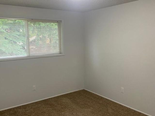 dini01 531 W. 11th Ave 2 Bedroom Apartment for Rent at 531 W 11th Ave, Eugene, OR 97401 Jefferson Westside