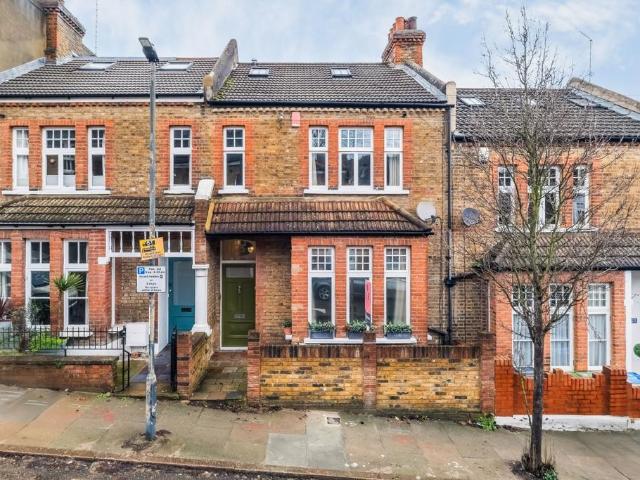 Dinsdale Road London SE3 4 bed house to rent £3,800 pcm £877 pw