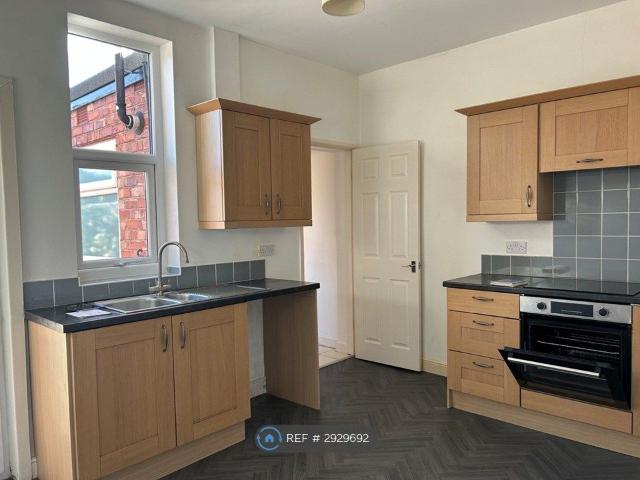 Dialstone Lane, Stockport SK2, 2 bed terraced house to rent, £1,100 pcm | PrimeLocation
