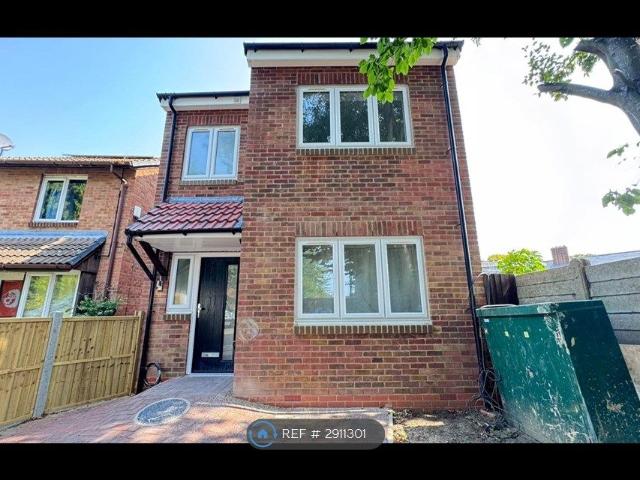 Diamond Close, London RM8, 2 bed detached house to rent, £2,300 pcm | PrimeLocation