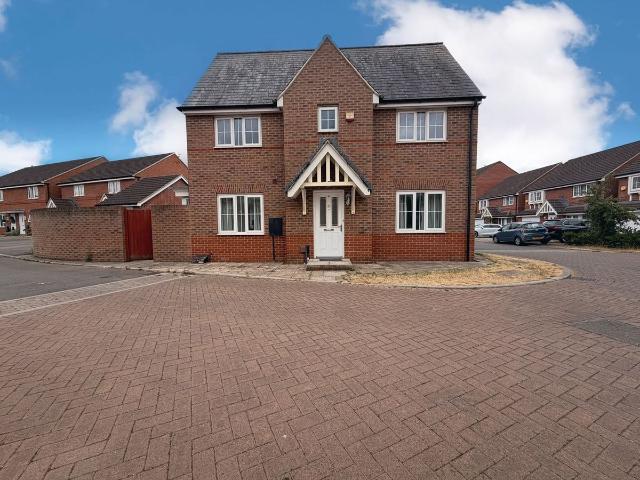Diamond Jubilee Close, Gloucester GL1, 3 bed detached house to rent, £1,850 pcm | PrimeLocation