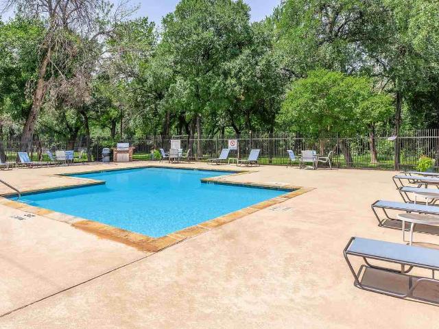 Diamond Loch Apartment Homes 3 Bedroom Apartment for Rent at 6100 Glenview Dr, North Richland Hills, TX 76180