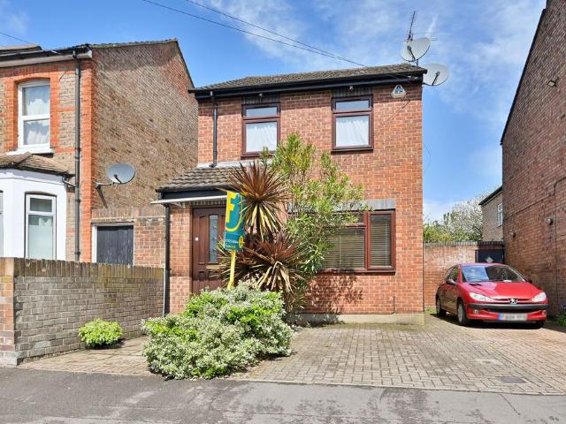 Diamond Road, WD24, Watford, WD24 2 bed detached house to rent £2,100 pcm £485 pw