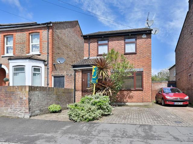 Diamond Road WD24, Watford, 2 bed detached house to rent, £2,100 pcm | PrimeLocation