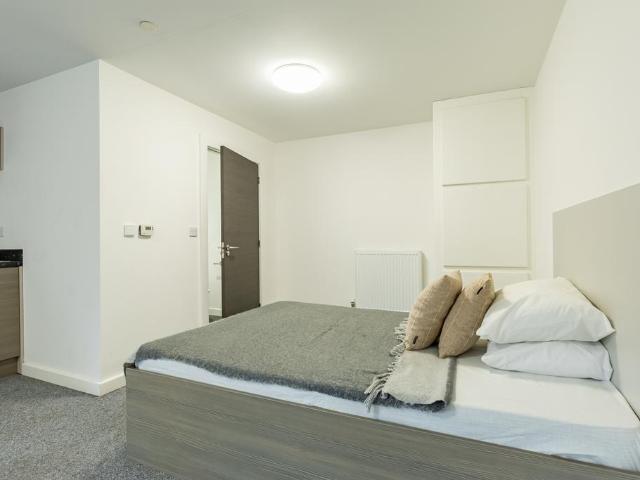 Diamond Studio at Radford Mill, 150. Studio to rent £1,170 pcm £270 pw