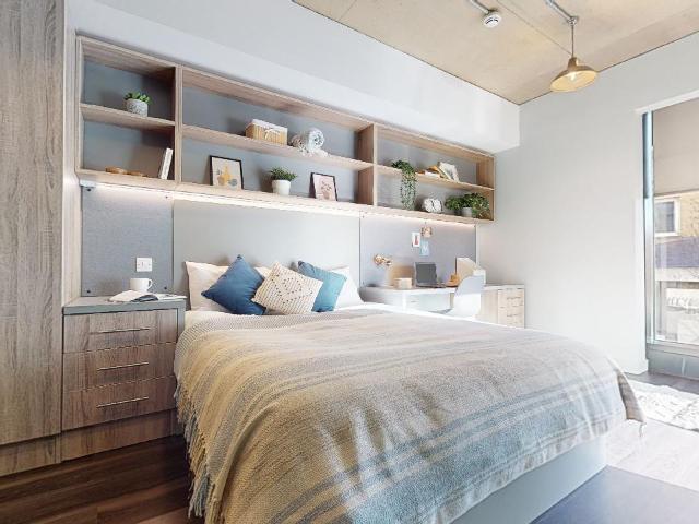 Diamond Studio Deluxe, at iQ Aldgate