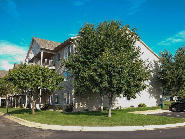 Diamond Valley Apartments 1 Bedroom Apartment for Rent at 1014 E Sunrise Pl, Sioux Falls, SD 57108