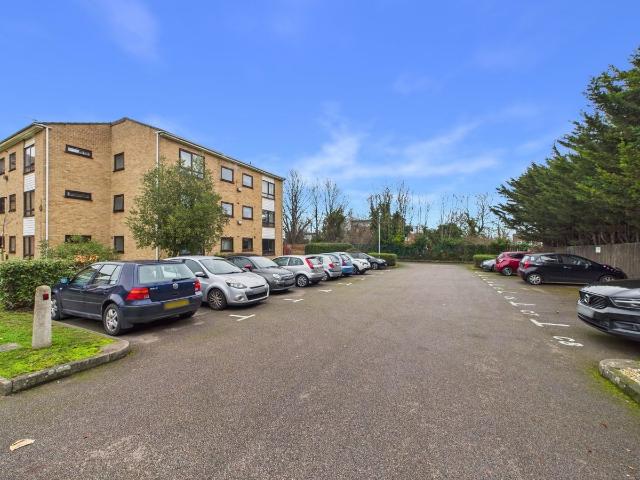 Diana Court, 22 Avenue Road, Erith, Kent DA8, 1 bed semi detached house to rent, £1,250 pcm | PrimeLocation