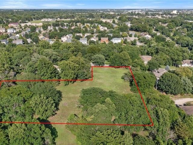 Diane Dr, Olathe, KS 66061