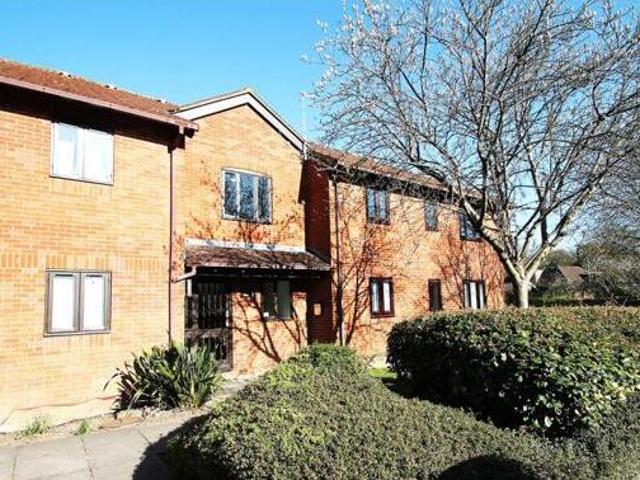 Dianne Way, New Barnet, Studio Apartment For