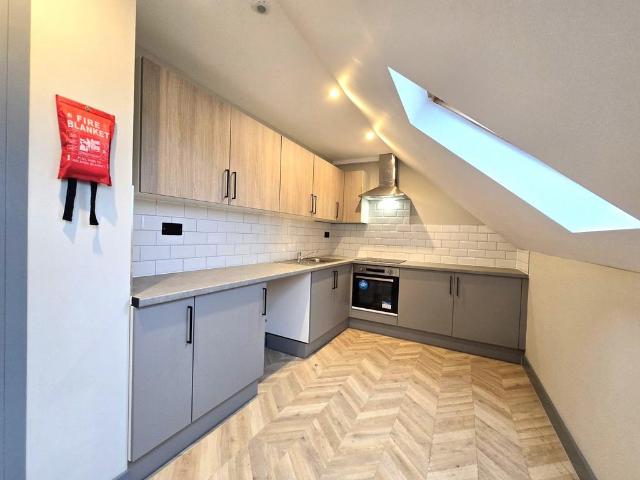 Dickens Avenue, Uxbridge UB8 Studio to rent £1,000 pcm £231 pw