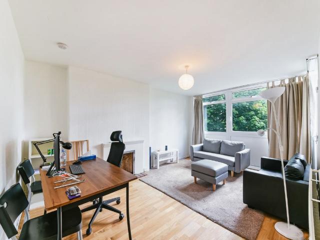 Dickens Estate, London SE16, 3 bed flat to rent, £3,000 pcm | PrimeLocation