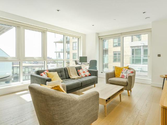 Dickens Yard, Ealing, London, W5 3 bed flat to rent £6,998 pcm £1,615 pw