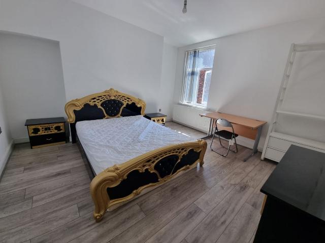 Dickenson Road M13, 9 bed terraced house to rent, £4,000 pcm | PrimeLocation