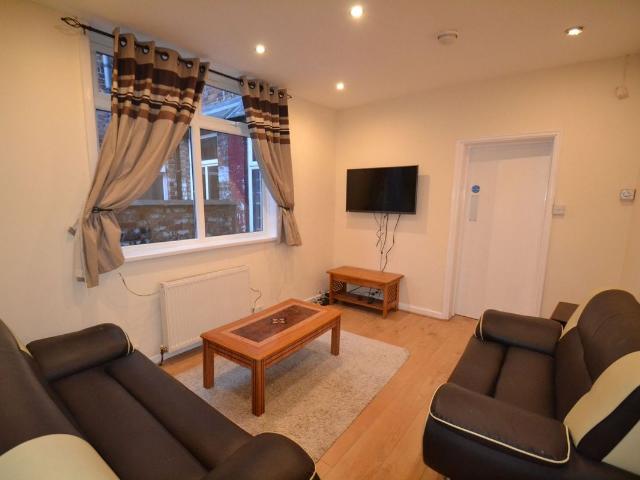 Dickenson Road, Manchester M13, Room to rent, £542 pppm | PrimeLocation