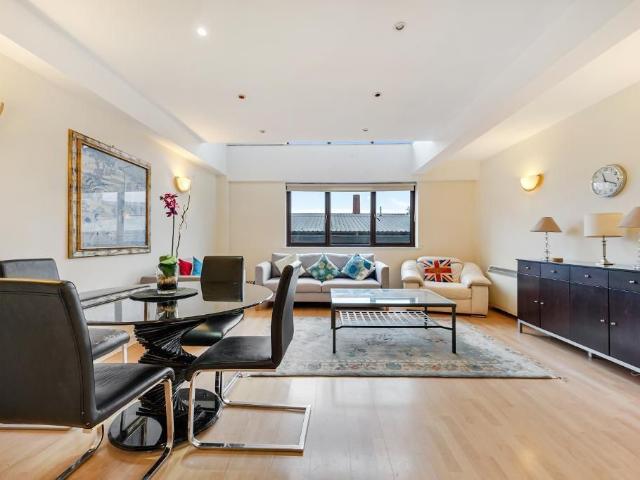 Dickinson Street, Manchester M1, 4 bed flat to rent, £3,250 pcm | PrimeLocation
