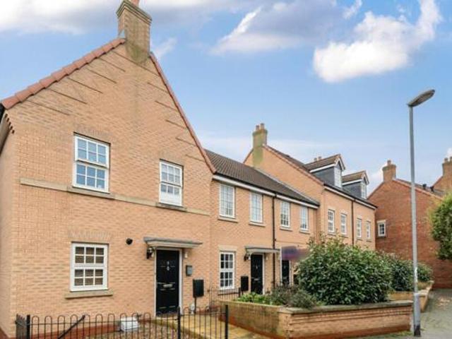 Dickinson Walk, Beverley, 3 Bedroom End