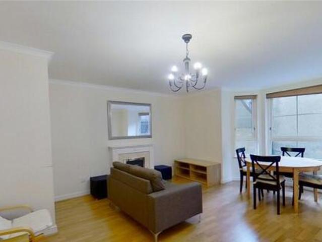 Dicksonfield, Edinburgh, 2 Bedroom Flat
