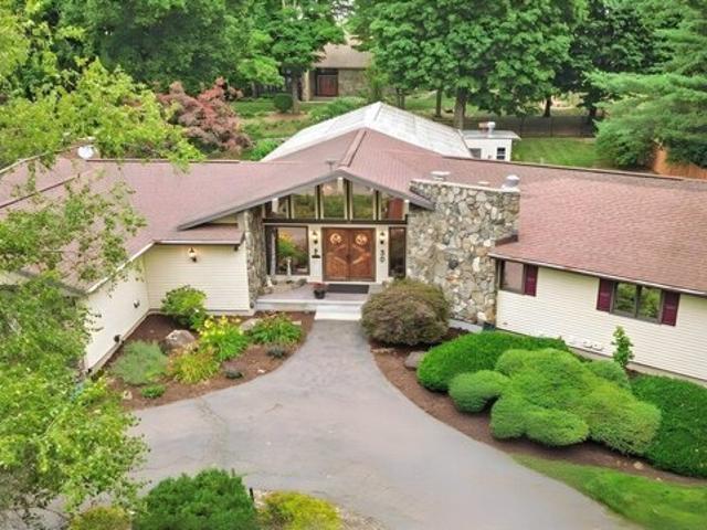 Dicsal Ln, Holyoke, Home For Sale