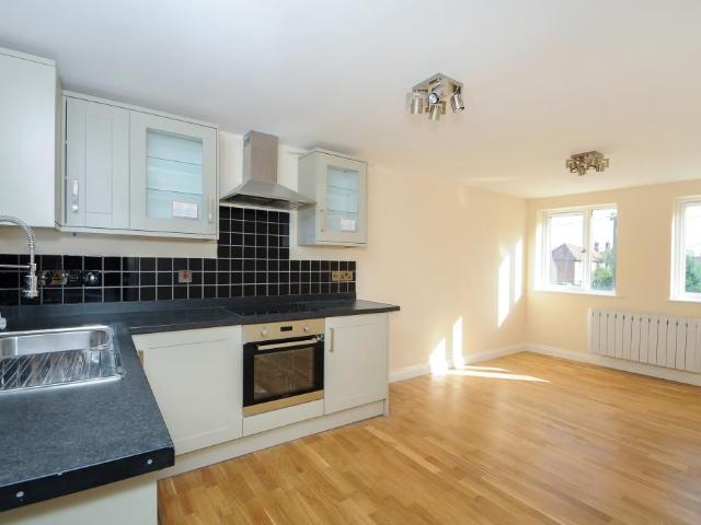 Didcot, Oxfordshire OX11, 2 bed flat to rent, £1,150 pcm | PrimeLocation