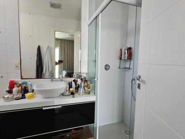 Dif 3 suites com 3 vagas
