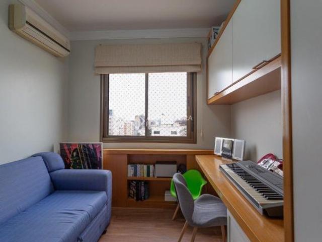 DIFERENCIADO apartamento reformado por arquiteta com suíte e 2 vagas, ampla vista, na Castro Alves