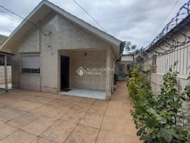 Diferenciada casa com 3 dormitórios