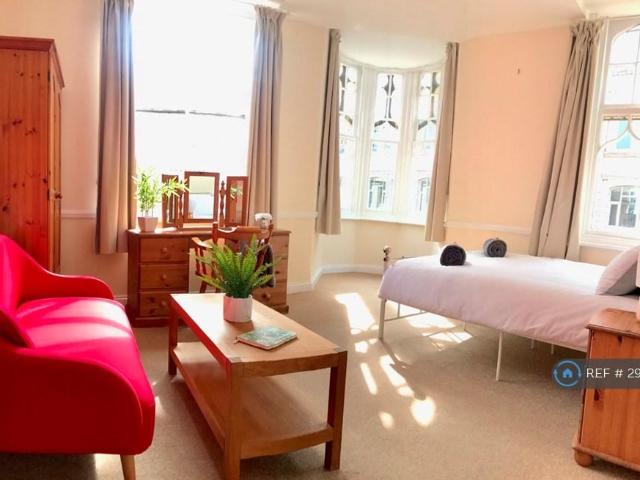 Digby Chambers, Bournemouth, BH1 3 bed flat to rent £1,600 pcm £369 pw