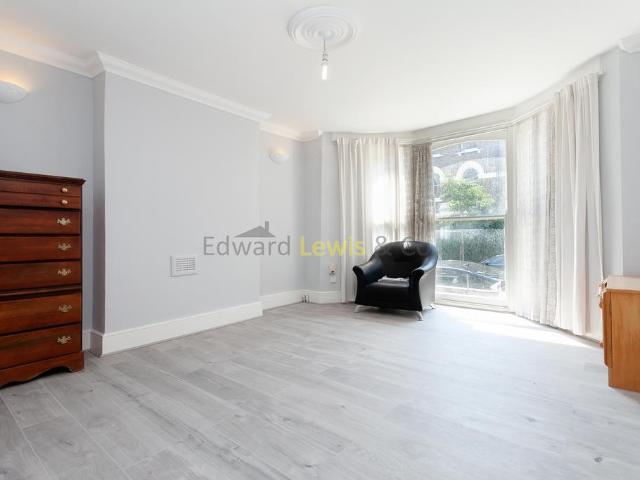 Digby Crescent, London N4 3 bed detached house to rent £2,799 pcm £646 pw