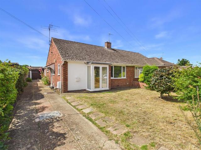 Digby Drive, Tewkesbury 3 bed semi detached bungalow to rent £1,595 pcm £368 pw